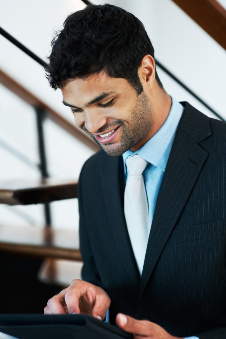 11 Clear Signs a Man is Nervous on His First Date: Decoding His Body ...