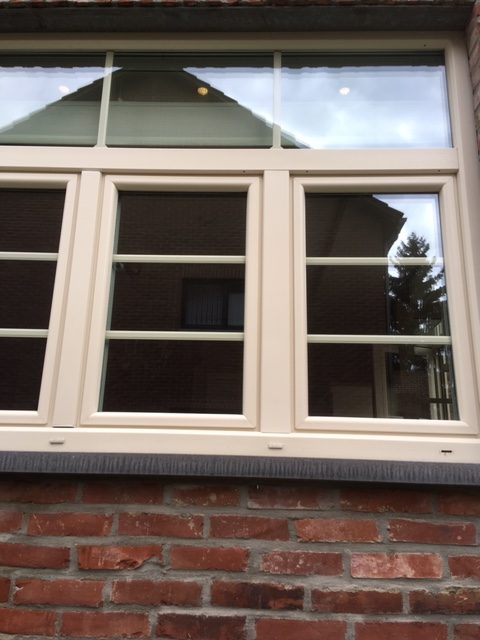 Herstellen van een pvc raam - Herstellingen Pouillon