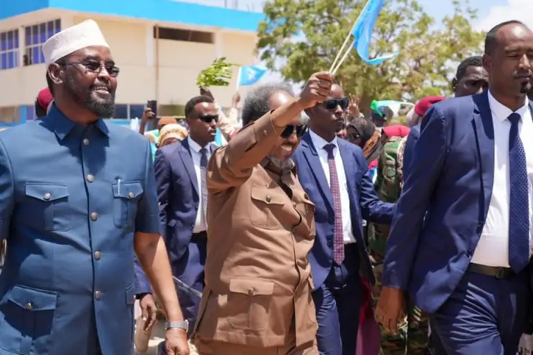 {DAAWO} Madaxweyne Xasan oo si aan caadi aheyn Kismaayo loogu soo ... {DAAWO} Madaxweyne Xasan oo si aan caadi aheyn Kismaayo loogu soo ...