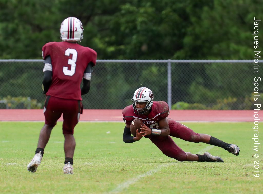 Carrboro holds off Cedar Ridge 24-18 in Red Wolves' return to varsity ...