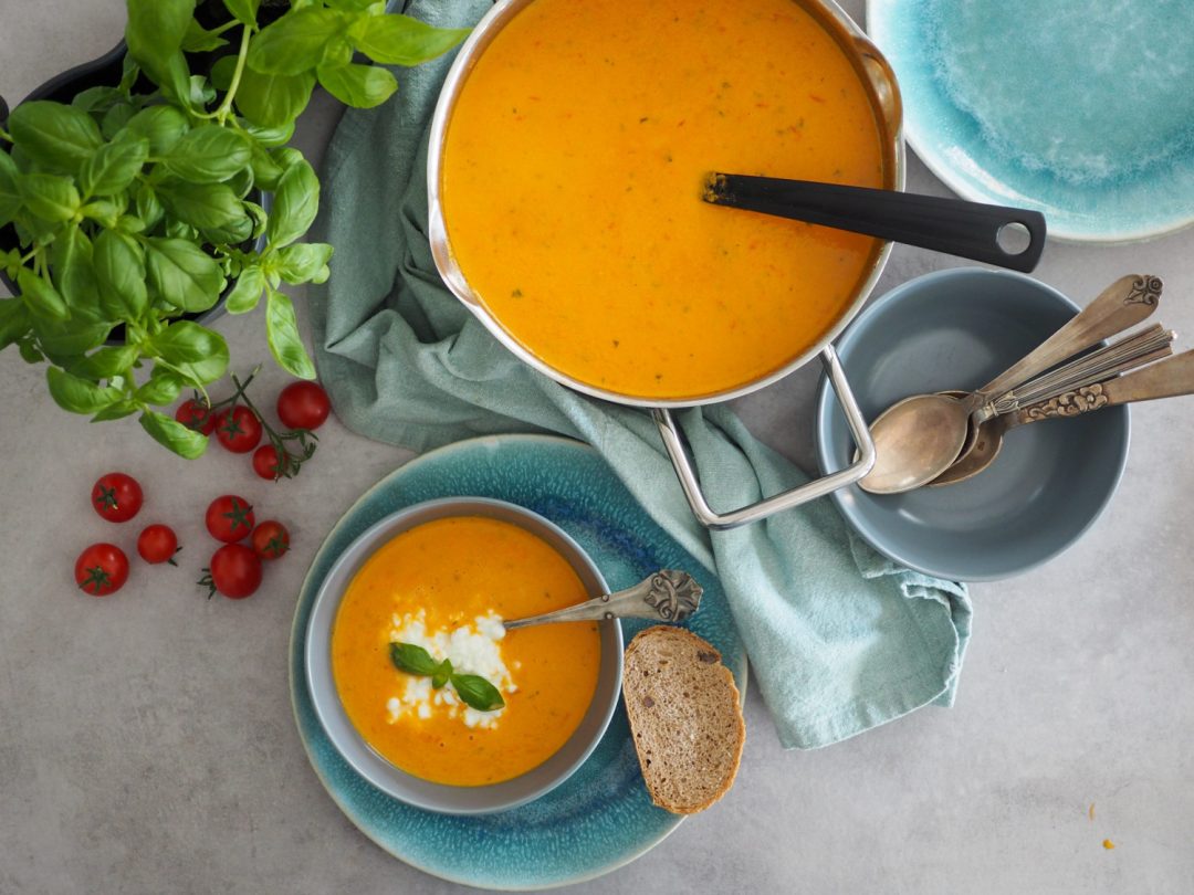 Den bedste tomatsuppe med friske tomater og kokosmælk - Home by Bianca