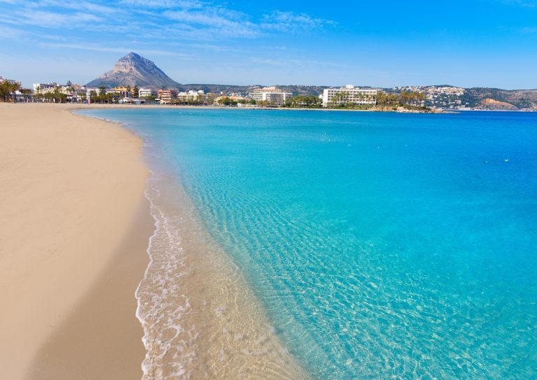 Arenal Beachfront Javea – Restaurants, Landmarks & Location