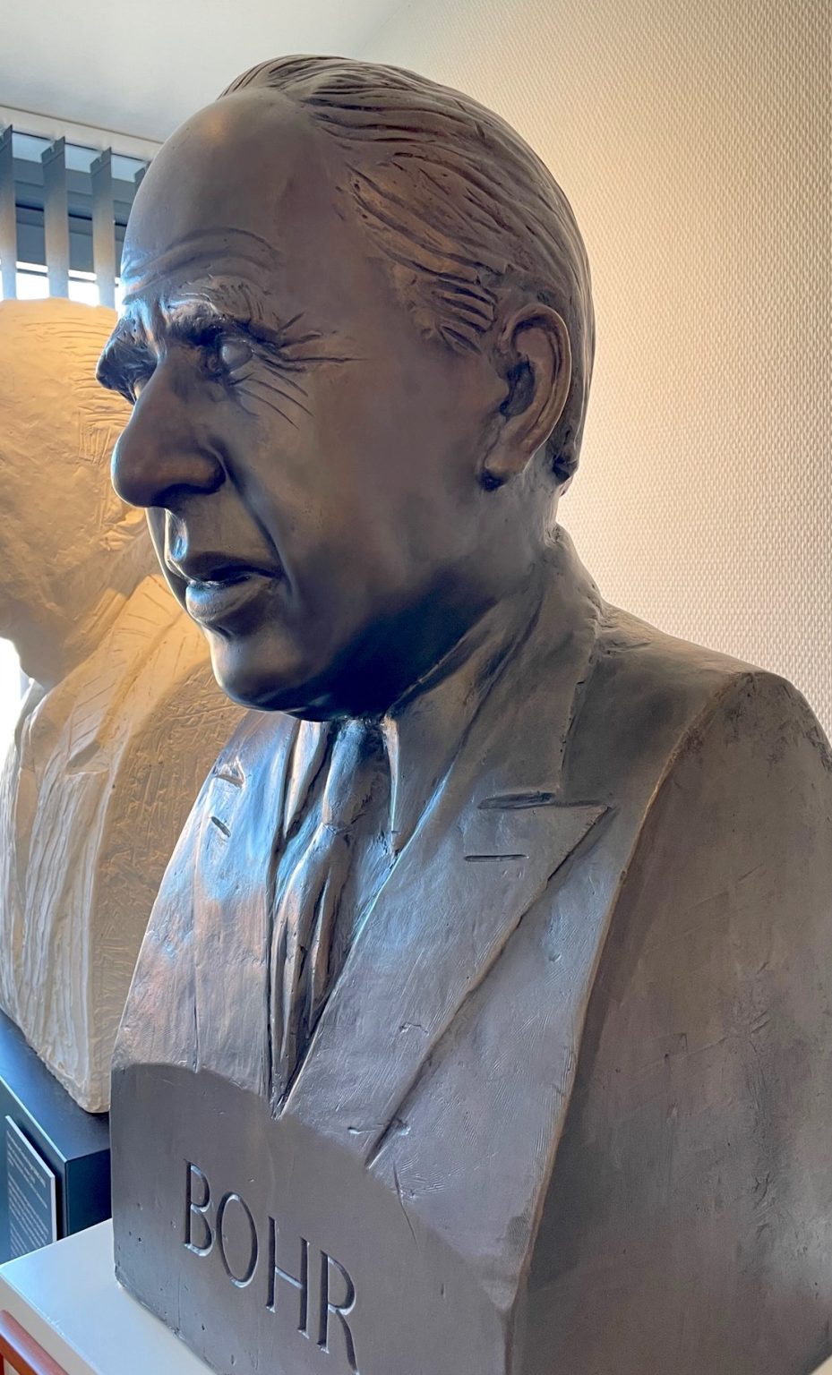 Niels Bohrs Buste – Johannes V. Jensen & Thit jensen Museet