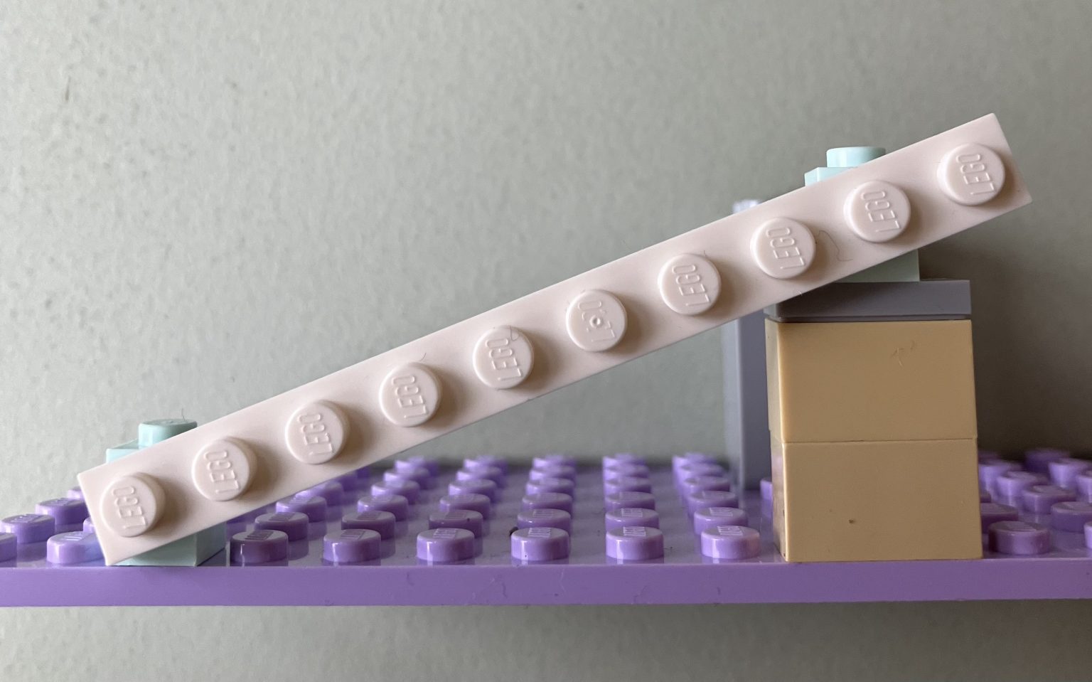 Angled walls in Lego – Jonas Lindstrøm