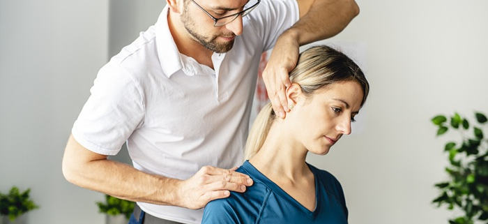 Vondt i Nakken og Skulderen: Årsaker, Diagnoser og Behandling