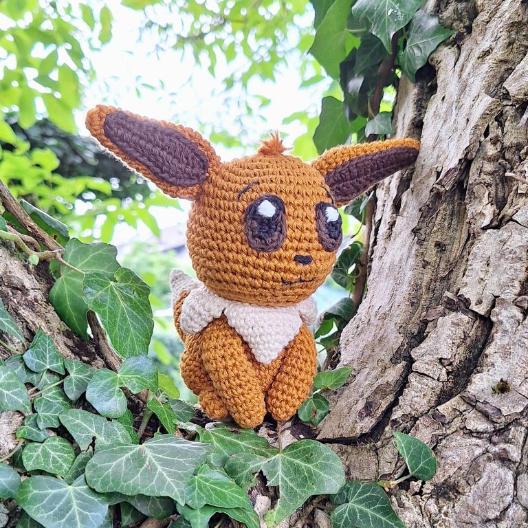 #133 Eevee Crochet Pattern Free - Loops by Kat