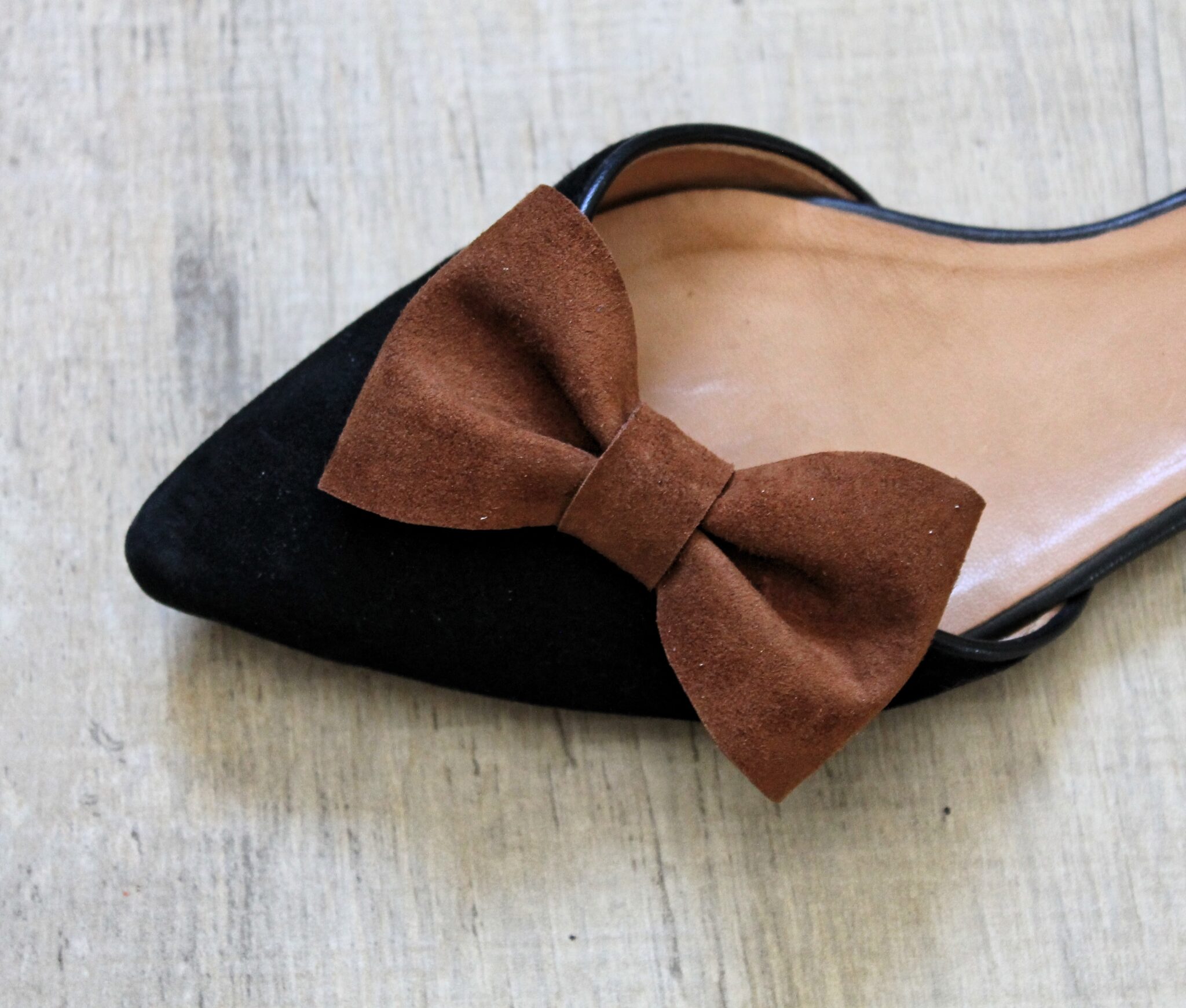 Cognac brun sløjfe sko clips i ruskind - Pynt til sko- FEST