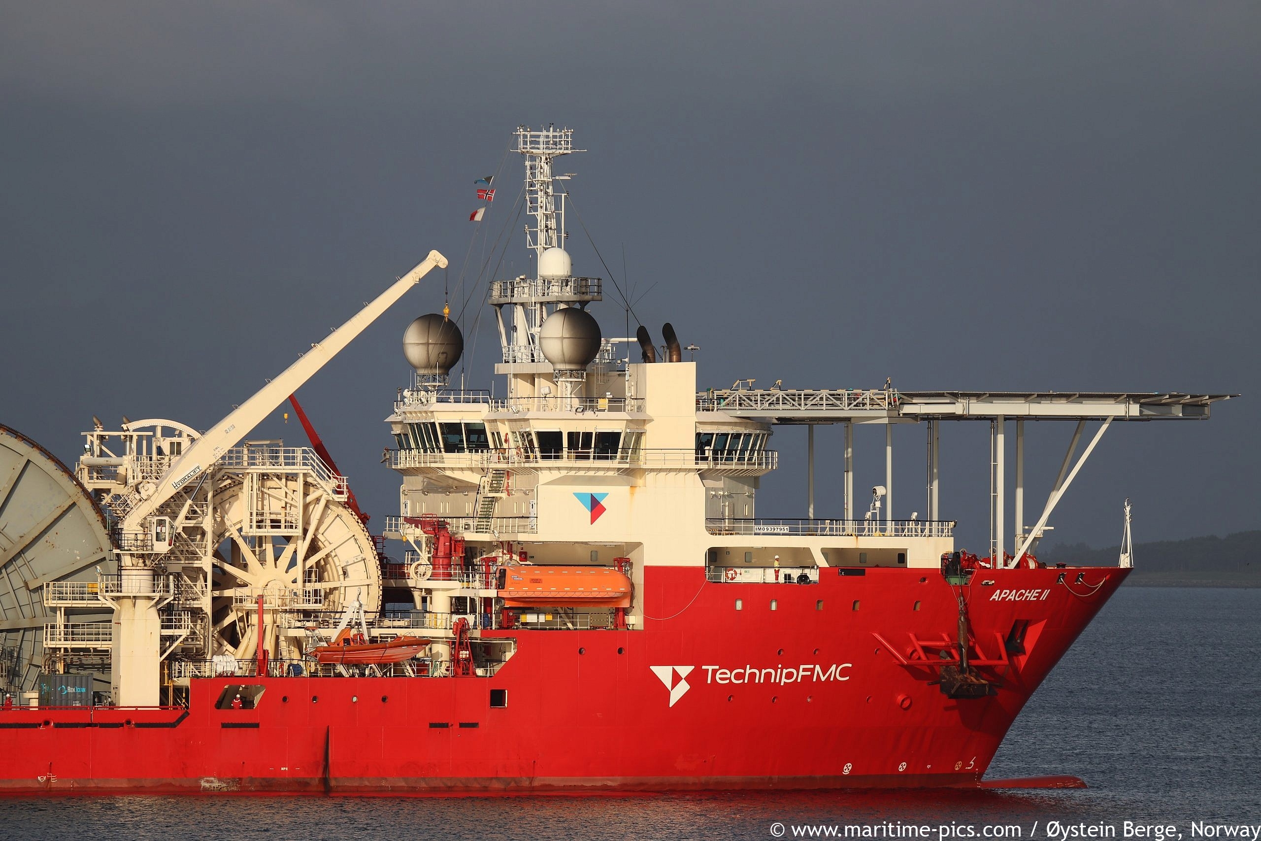 PIPE LAYER “APACHE II” ARRIVING RANDABERG OUTSIDE STAVANGER, 3 AUGUST ...