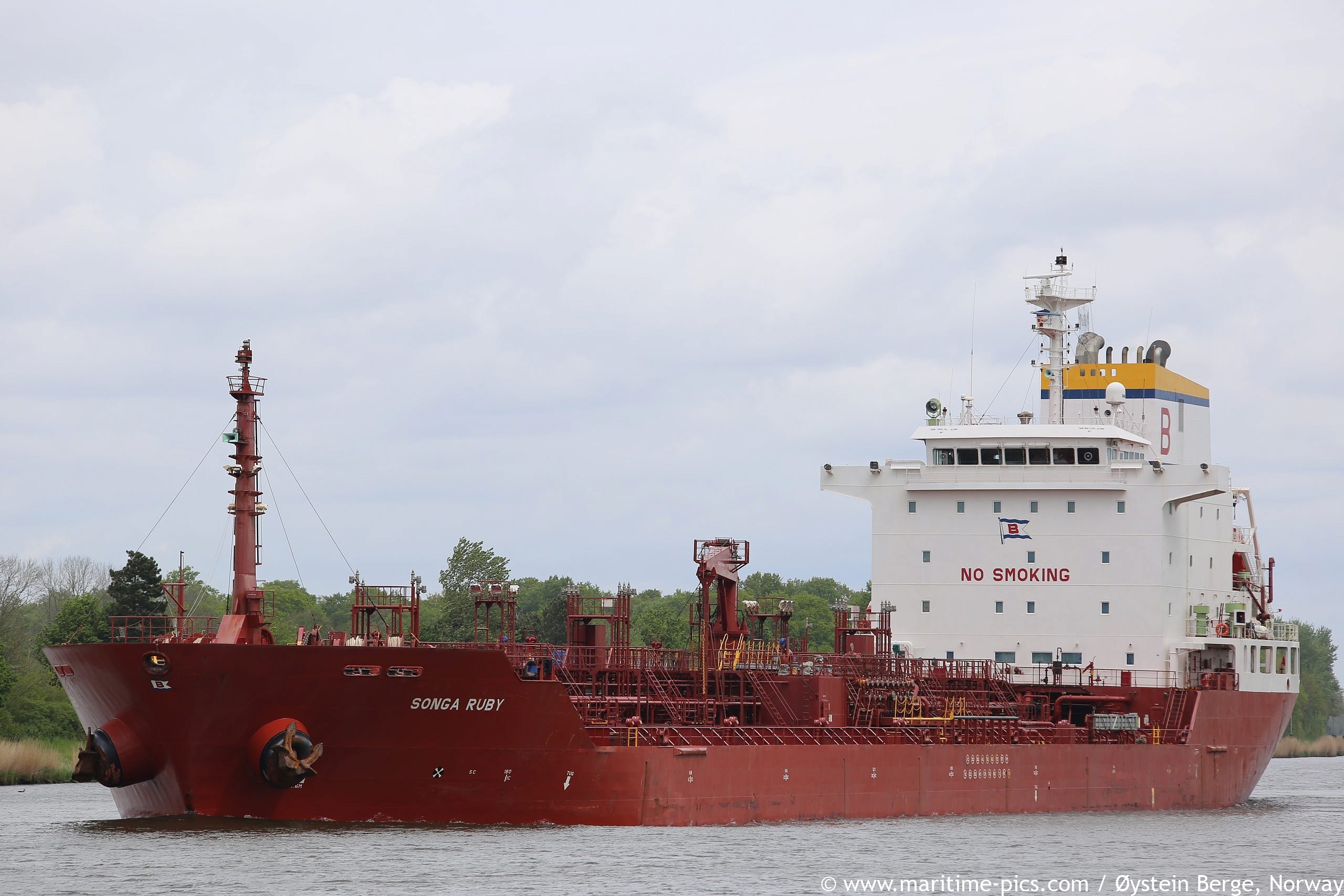 TANKER “SONGA RUBY” PASSING BREIHOLZ / KIEL CANAL, 13 MAY 2022, ON HER WAY FROM POLAND TO ...