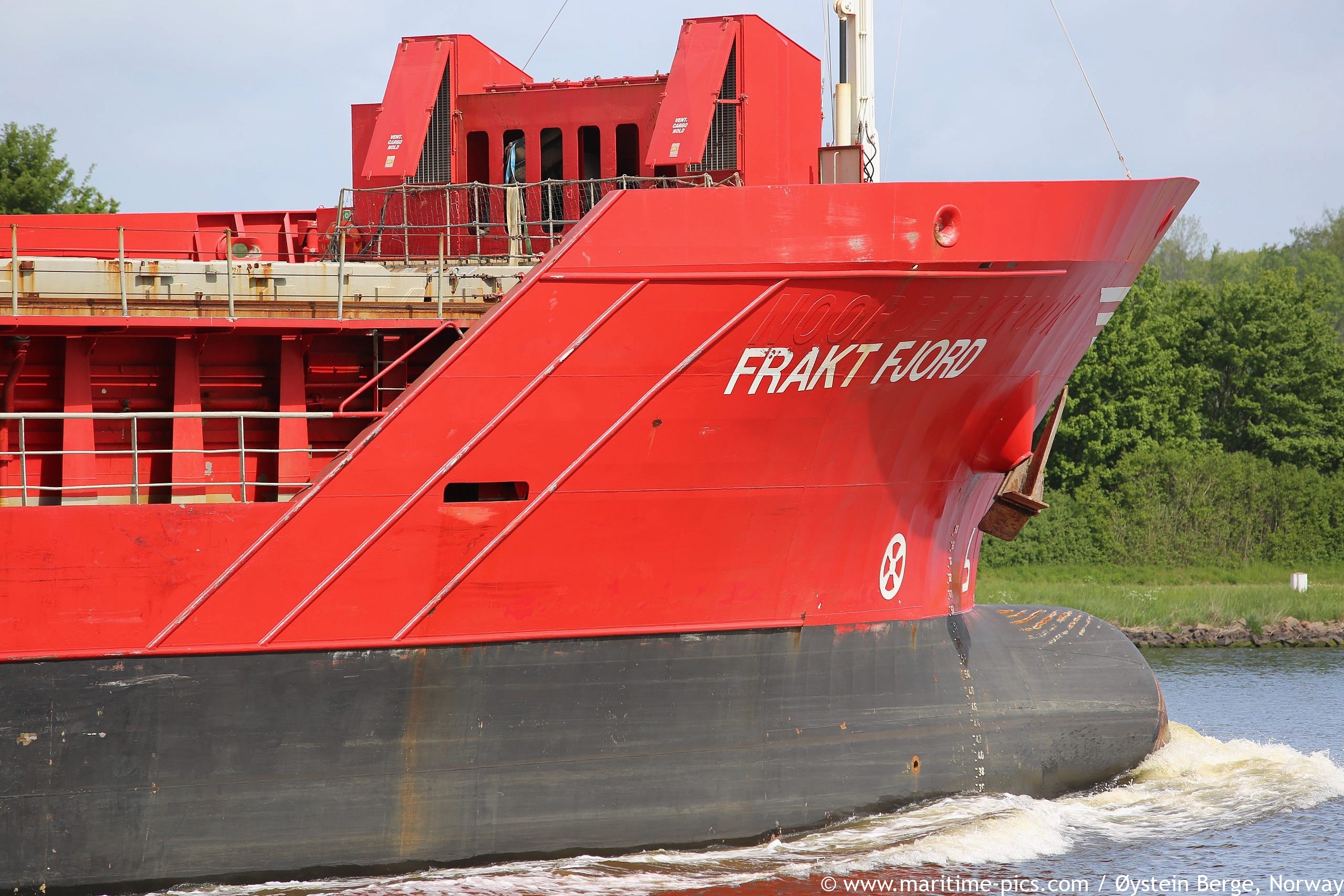 “FRAKT FJORD” PASSING BREIHOLZ / KIEL CANAL, 14 MAY 2022, ON HER WAY ...