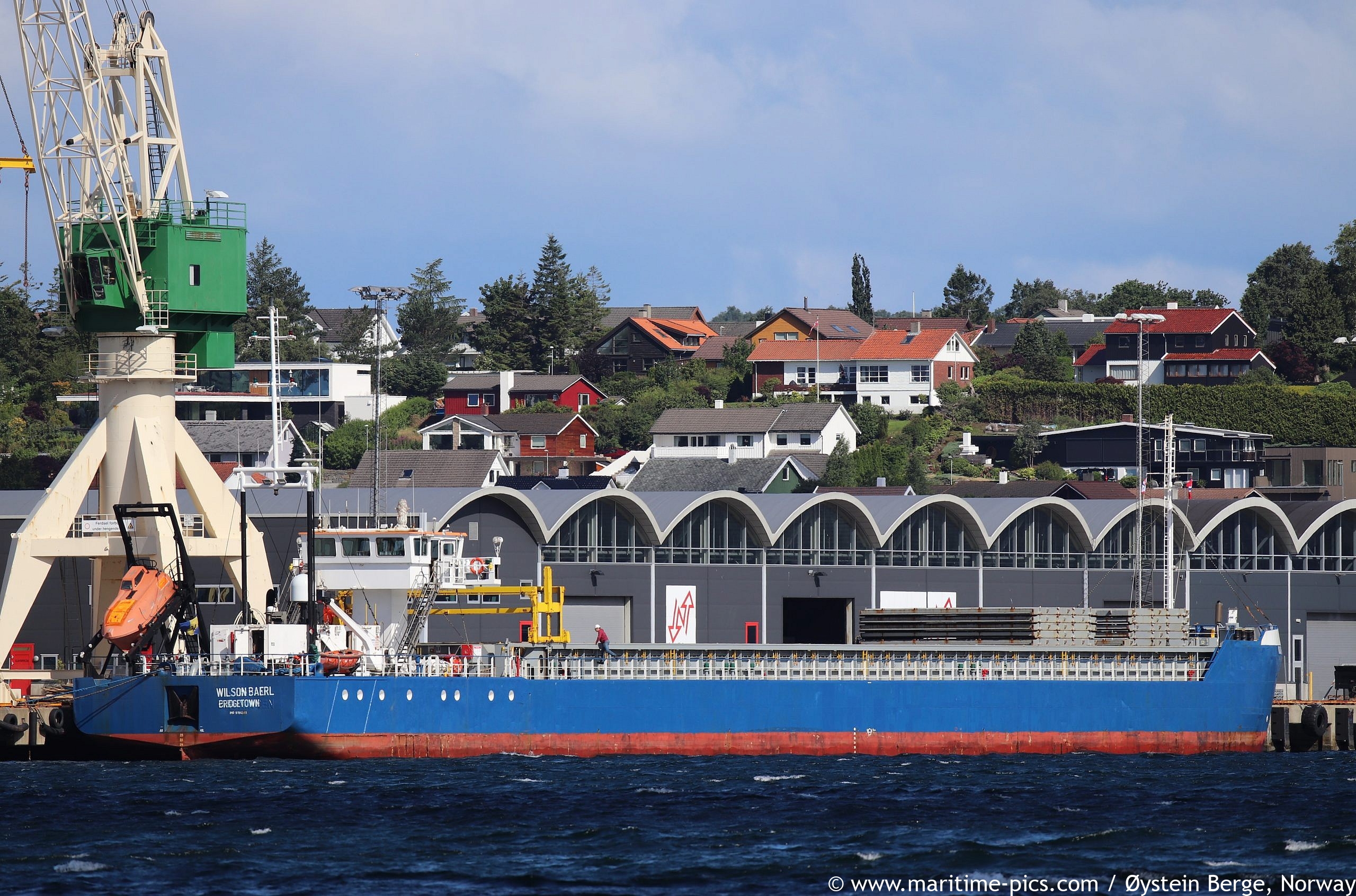 “WILSON BAERL” DISCHARGING IN PORT OF SANDNES, 7 JULY 2022 – Maritime-Pics
