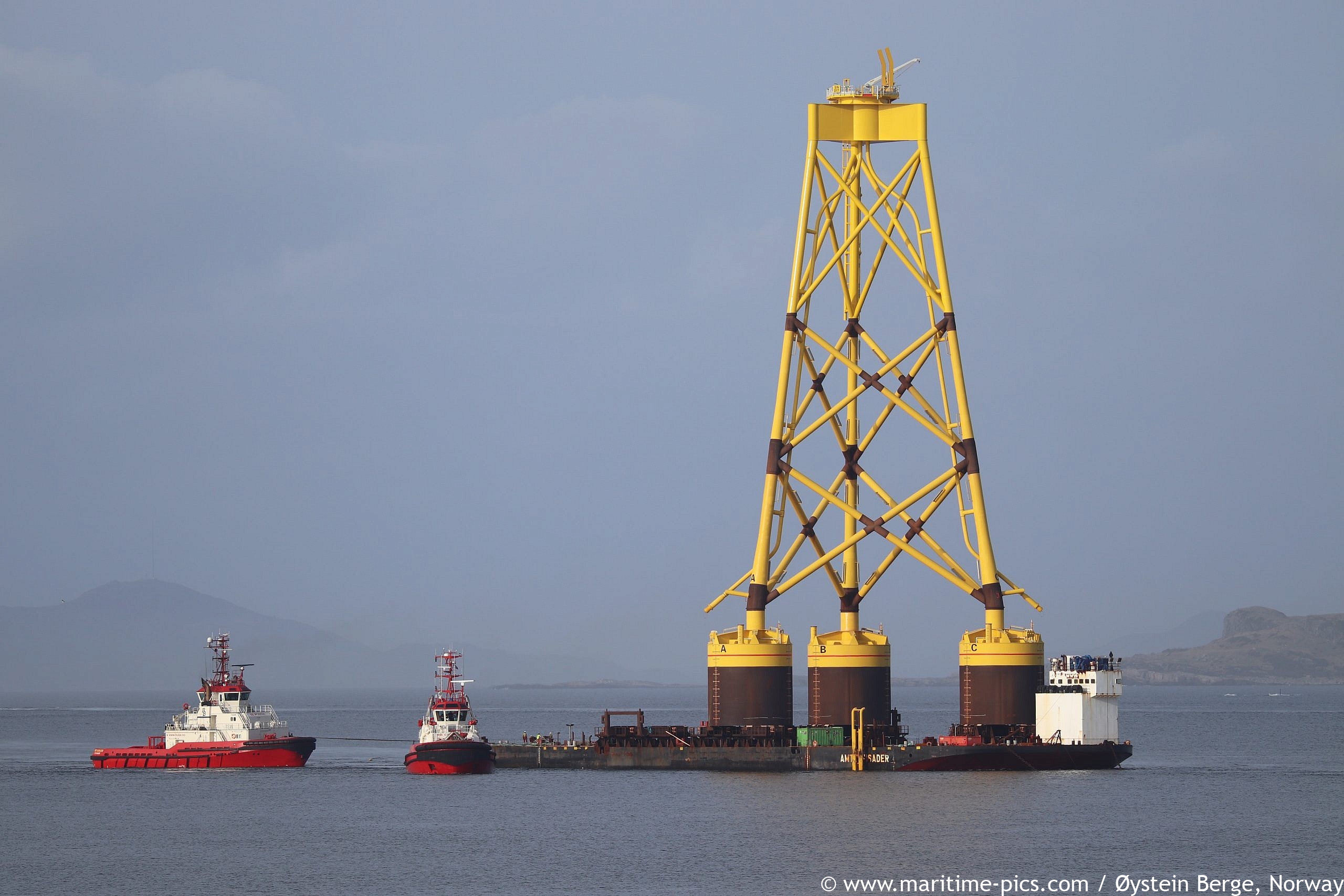 “PRINCESS” ARRIVING STAVANGER WITH BARGE “AMT CRUSADER” LOADED WITH A ...