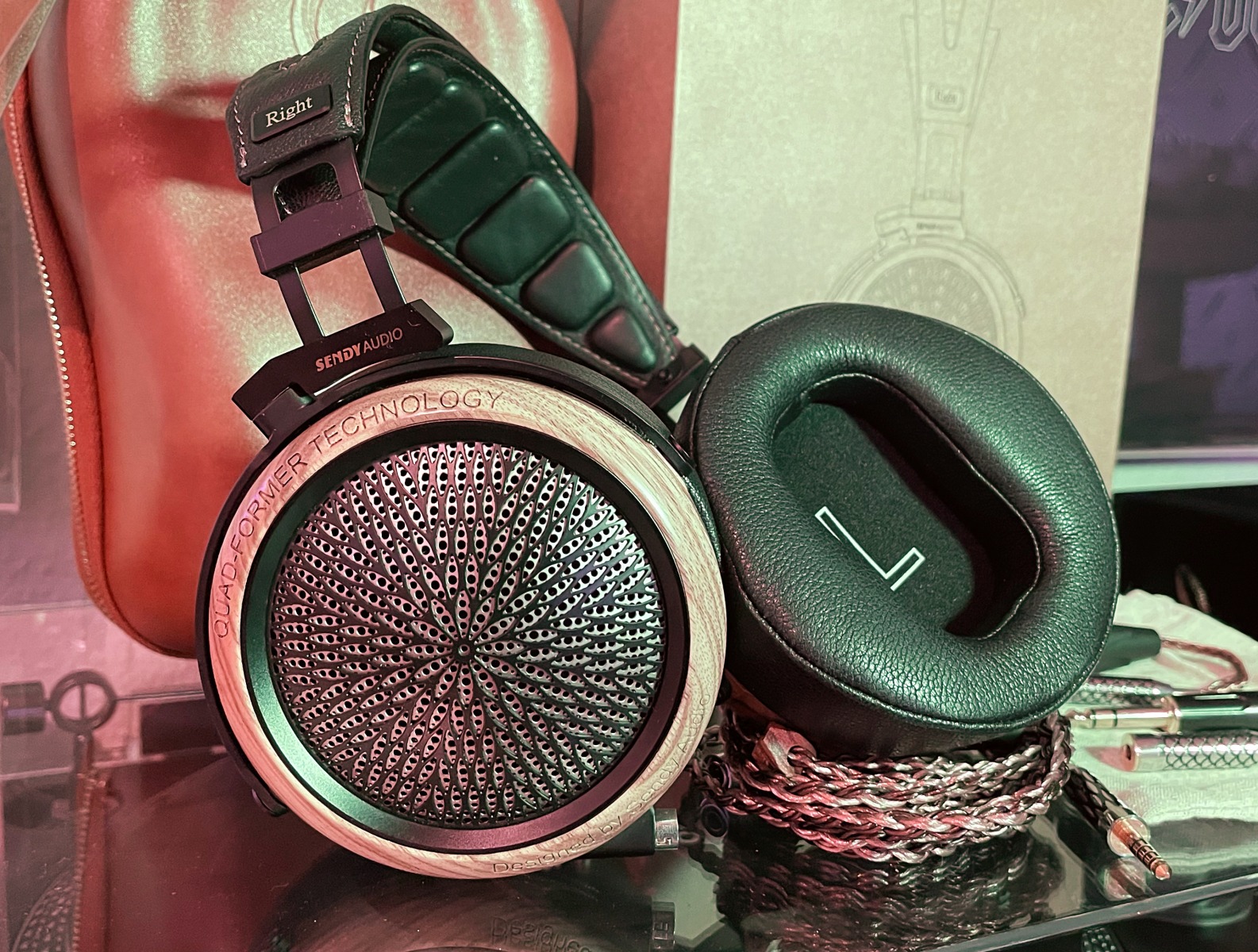 Sendy Audio Peacock - back in black - Sendy Audio Peacock - back in black -