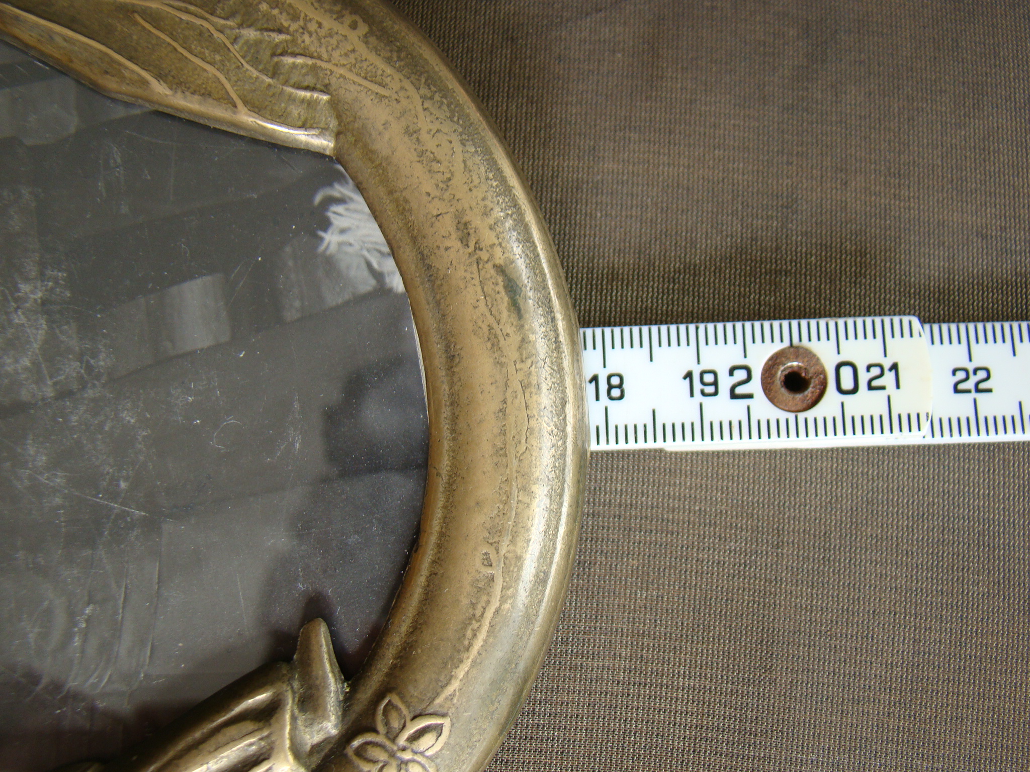 bijzonder staand messing ovaal fotolijstje jaren 50 60 mannetje en ...