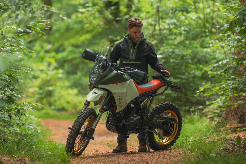 The Suzuki DR650 – Moto Adonis