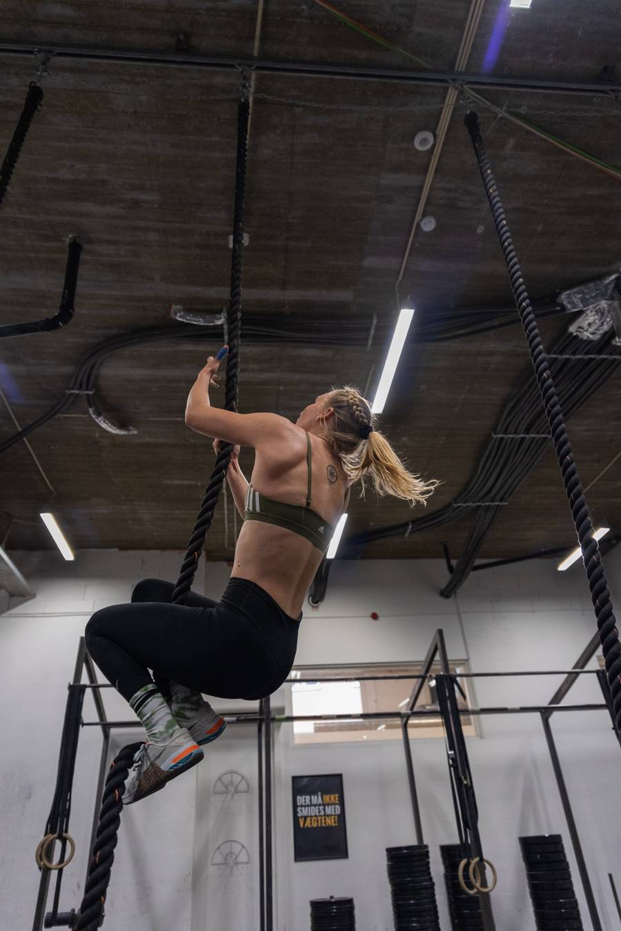 How to Climb a Rope: Rope Climbing Tips for Crossfit Beginners ...