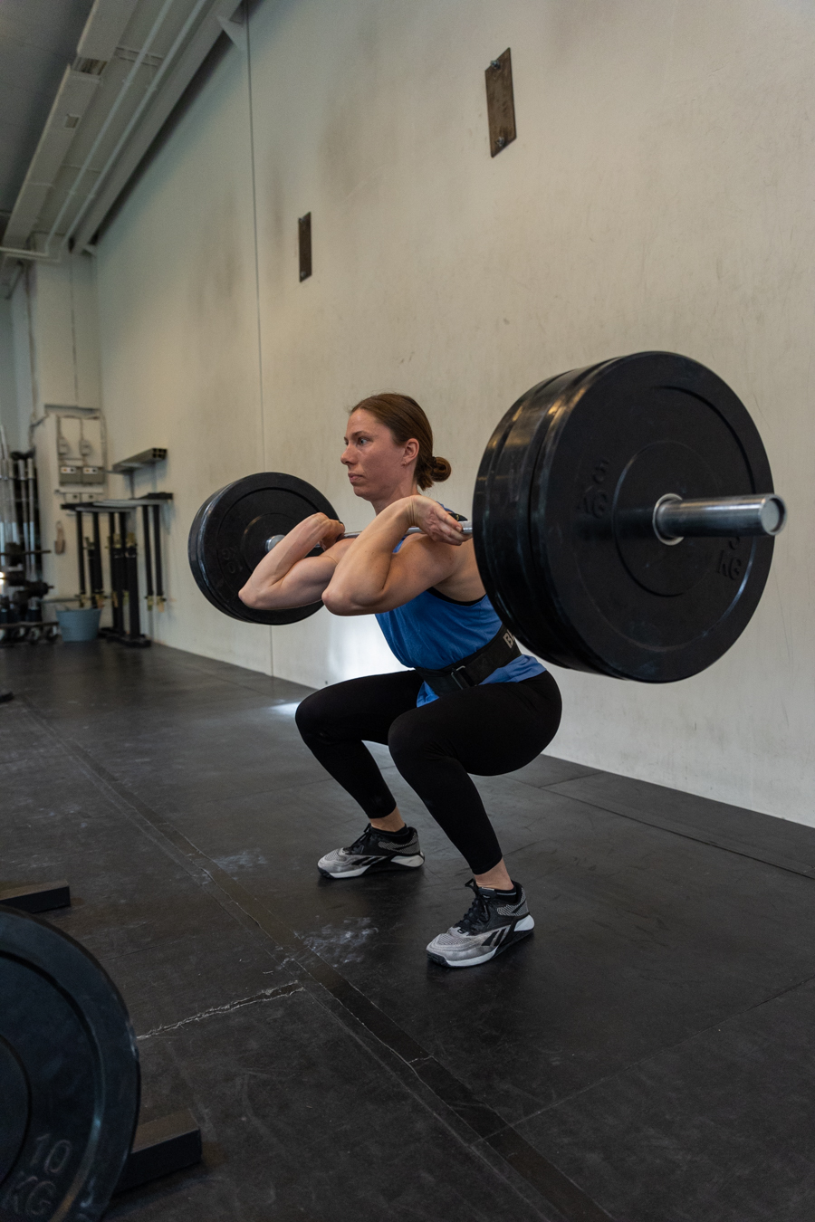 Power Clean vs Squat Clean for Beginners: A Comprehensive Guide