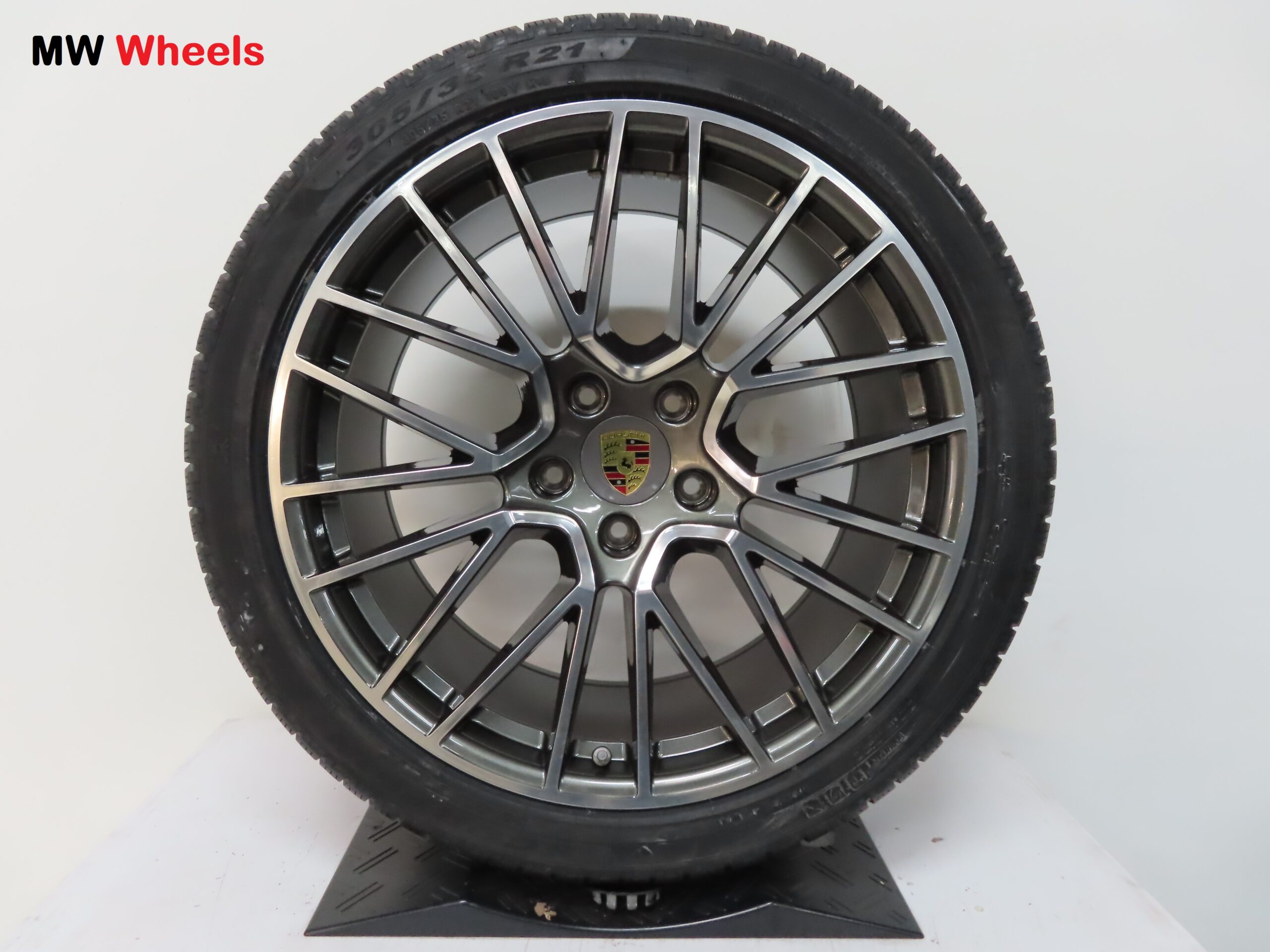 Originele Porsche 21 inch velgen Cayenne Coupe met Pirelli winterbanden - Origineel gebruikte velgen