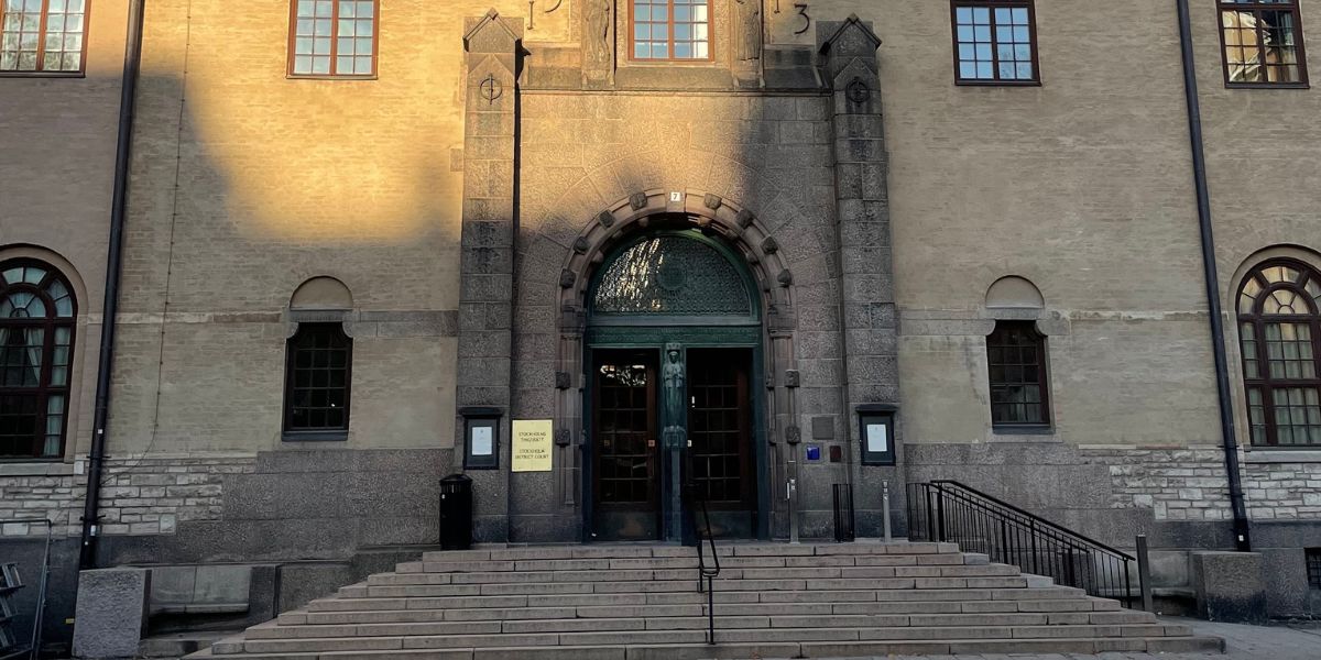 Nämndeman bedöms jävig – lade ut selfie från rättssalen och ...