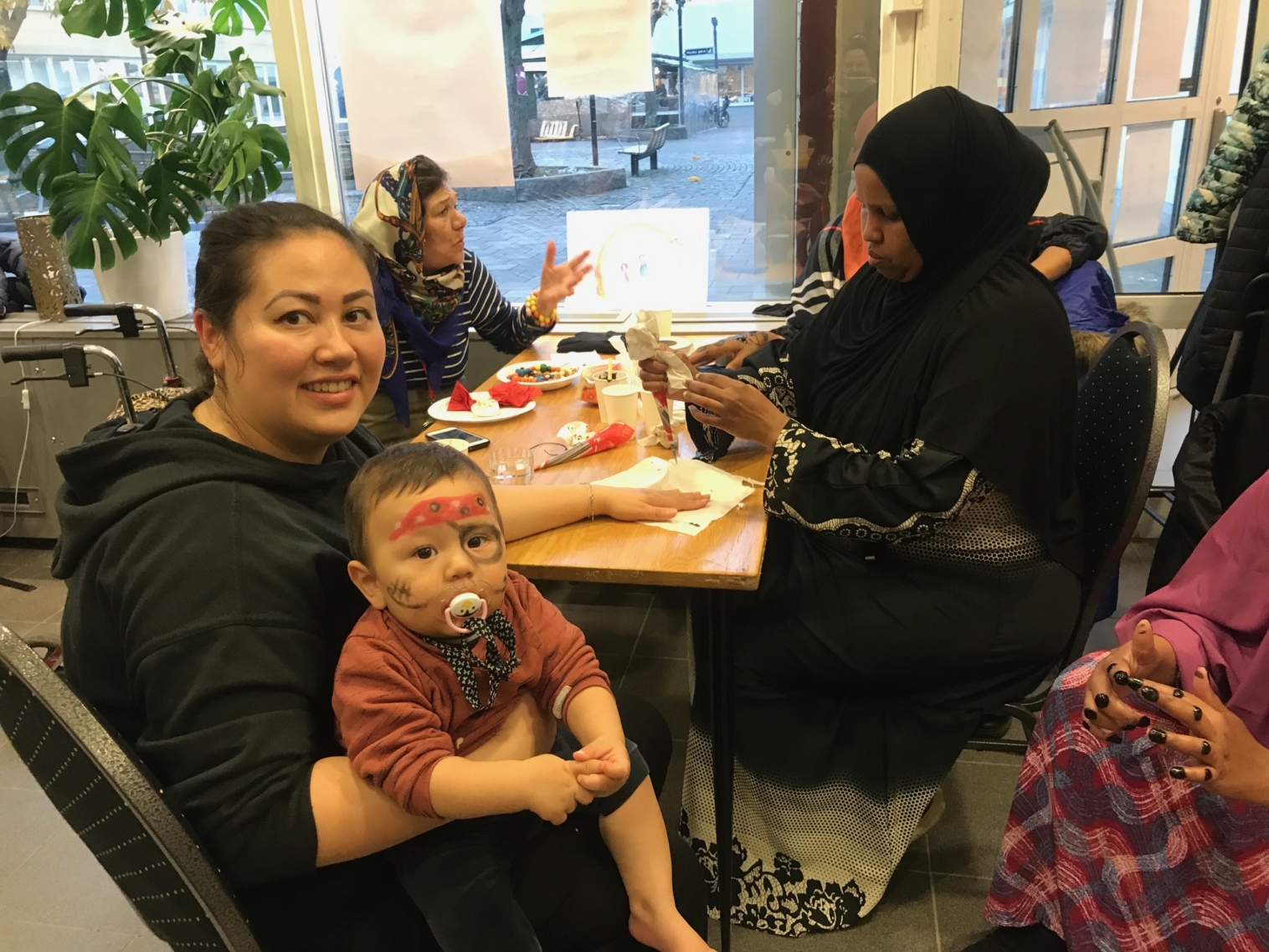 Fullt hus på höstlovsbrunch i Husby - Nyhetsbyrån Järva Fullt hus på höstlovsbrunch i Husby - Nyhetsbyrån Järva