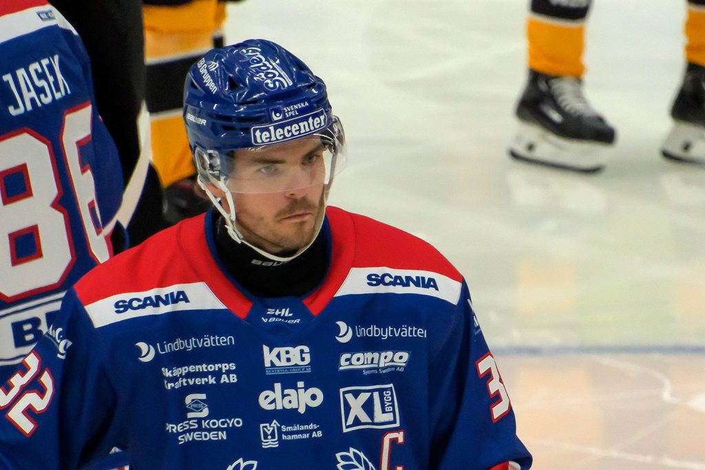 Lagkaptenen Oscar Engsund kan vara på väg bort från IK Oskarshamn | Oskarshamns-Nytt