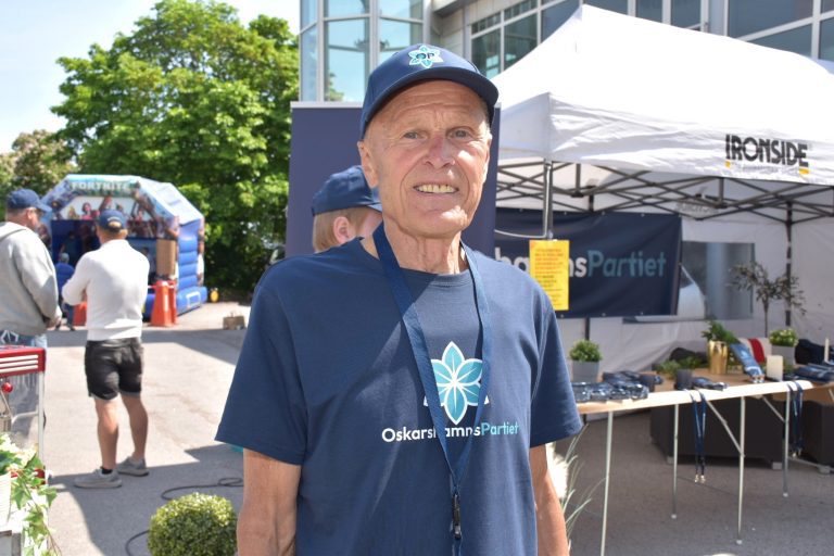 Kvinna jobbade trots att hon fick sjukpenning: Tvingas betala tillbaka ...