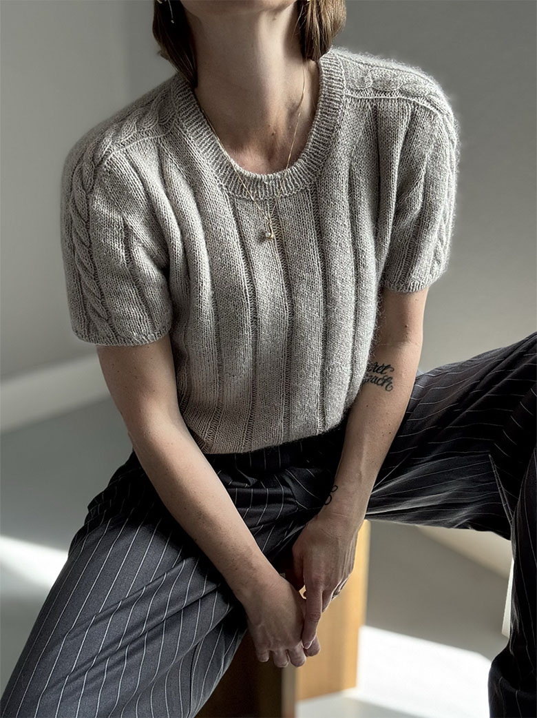 BRAIDY_LOOP_SWEATER strikkeopskrift på dansk