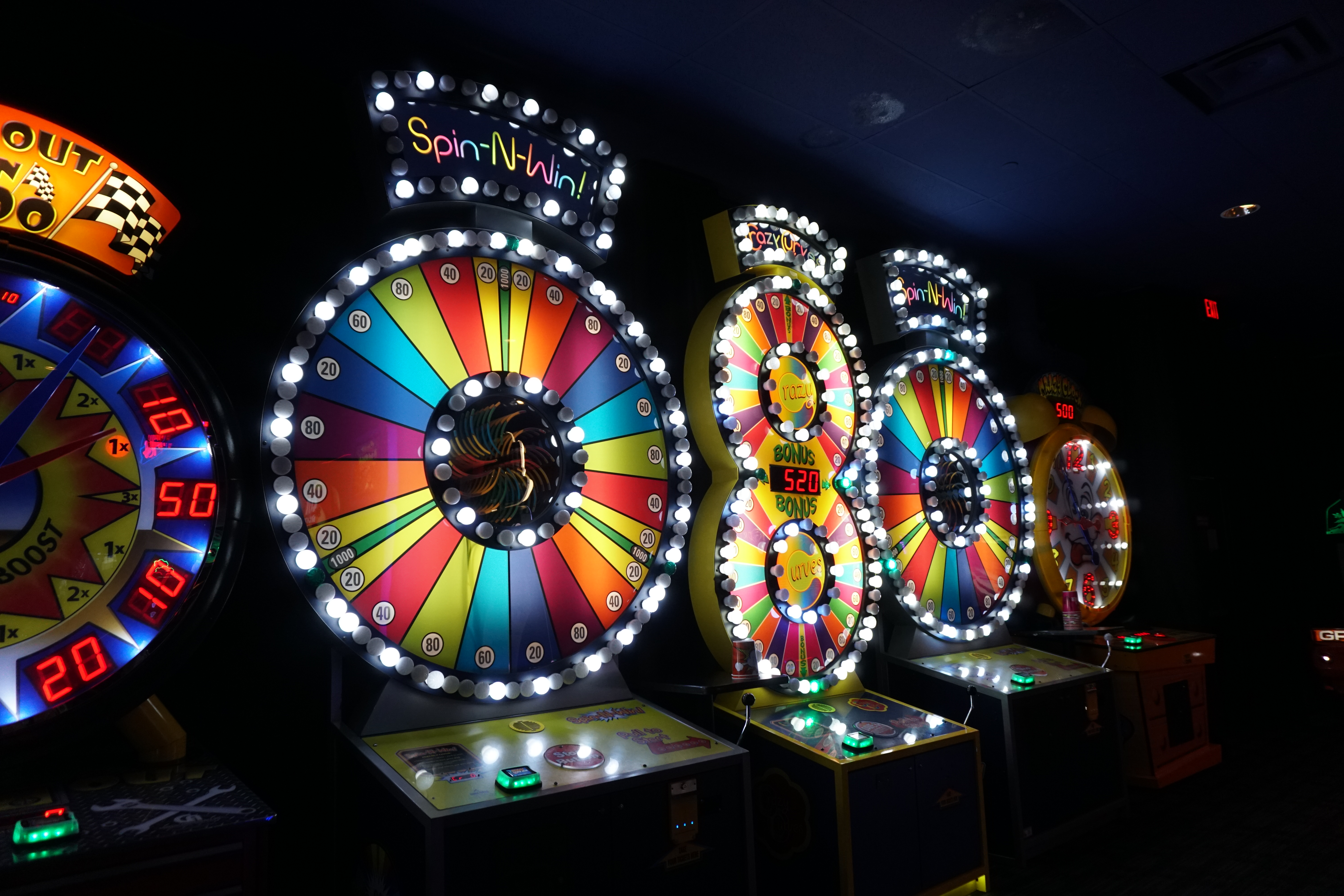 Spin-N-Win! Arcade Machines | Penelope Peru Photography