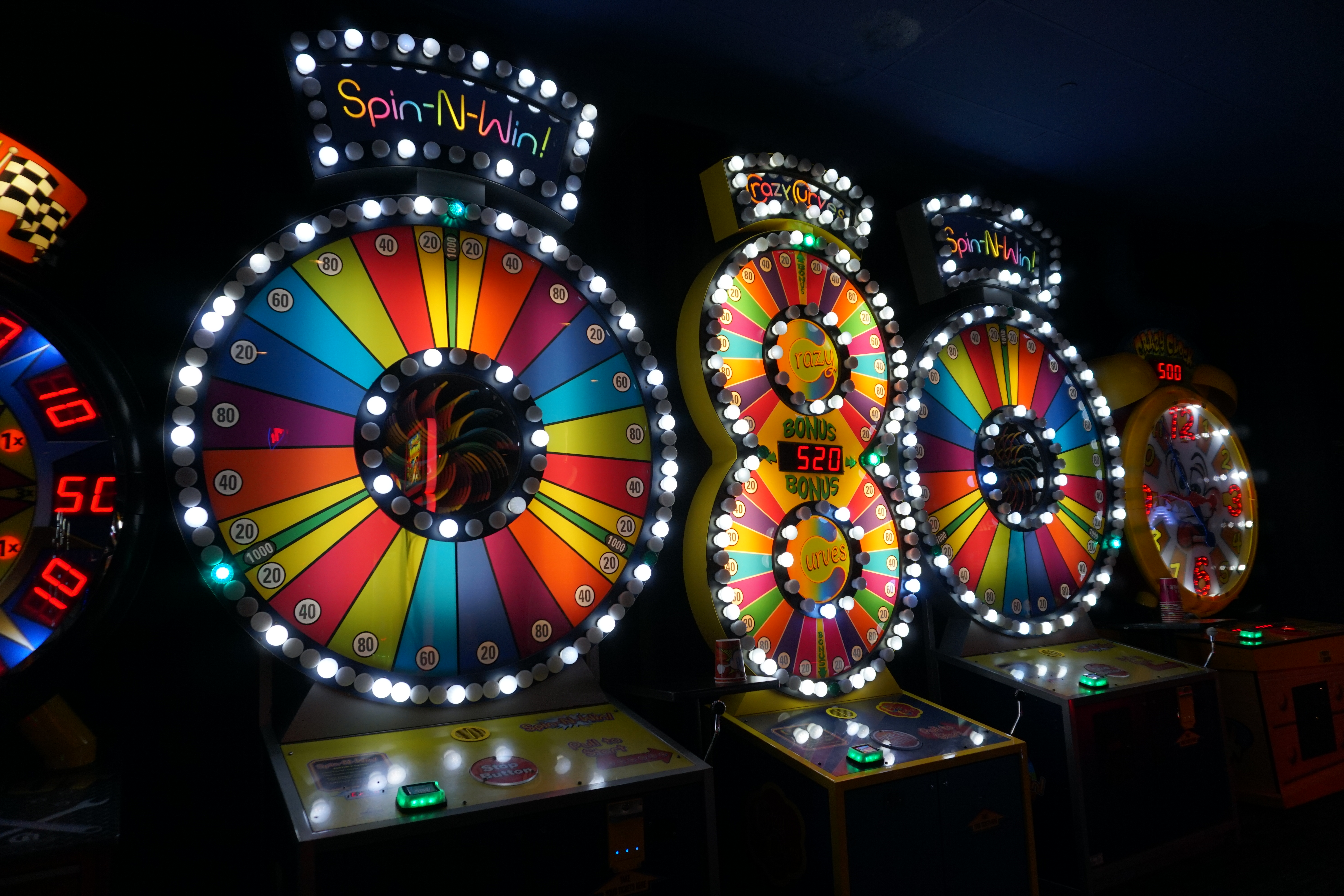 Spin-N-Win! Arcade Machines | Penelope Peru Photography