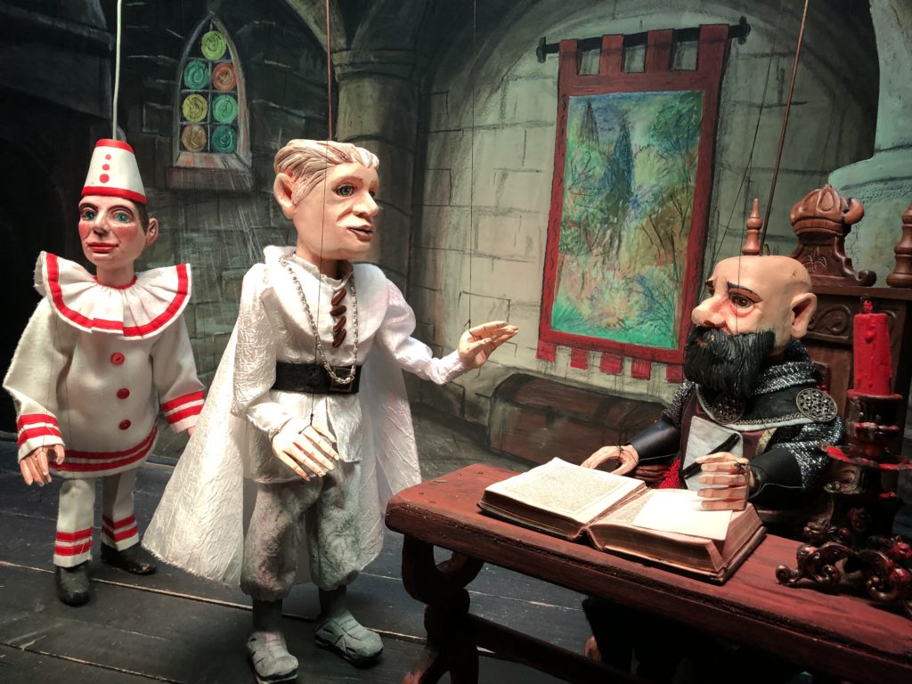 De witte Ridder en de zwarte Dame – Pierke