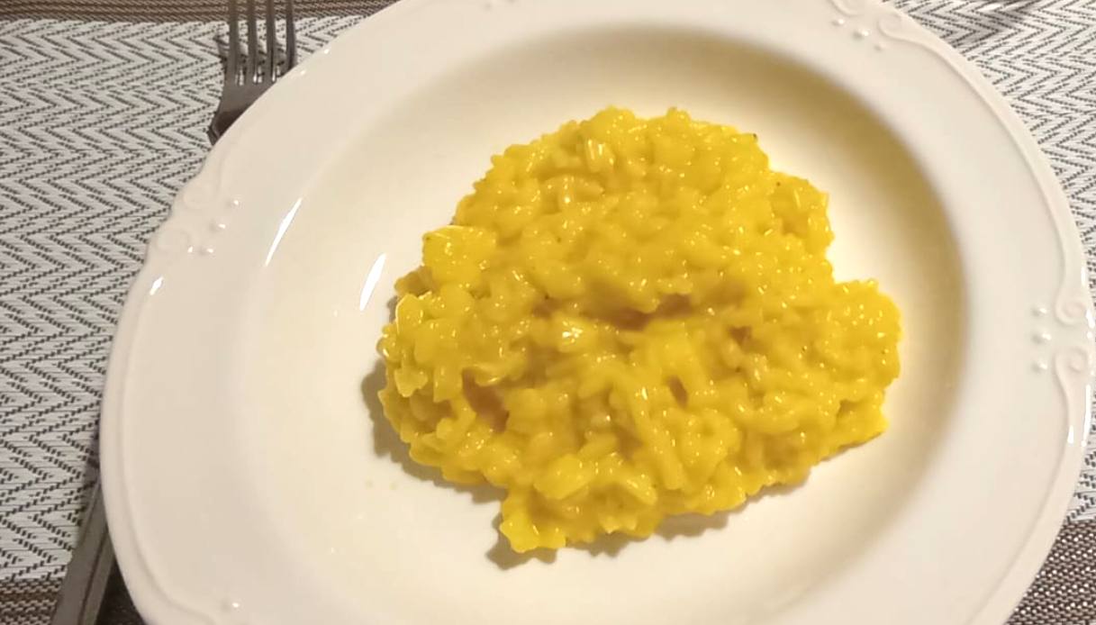 Risotto super cremoso allo zafferano e crescenza