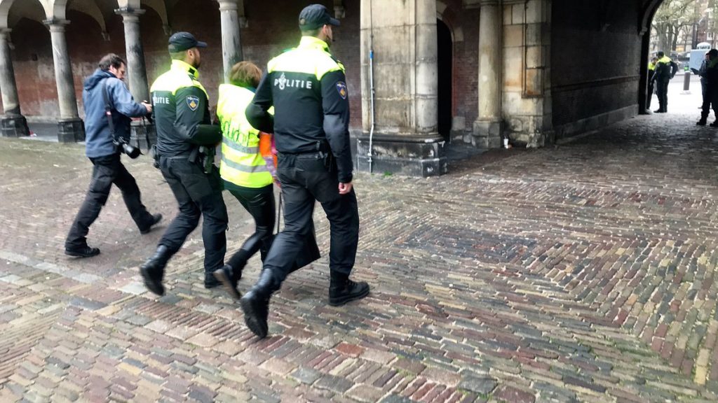 Opstand gele hesjes in Nederland op het Binnenhof - De Republikeinen Opstand gele hesjes in Nederland op het Binnenhof - De Republikeinen