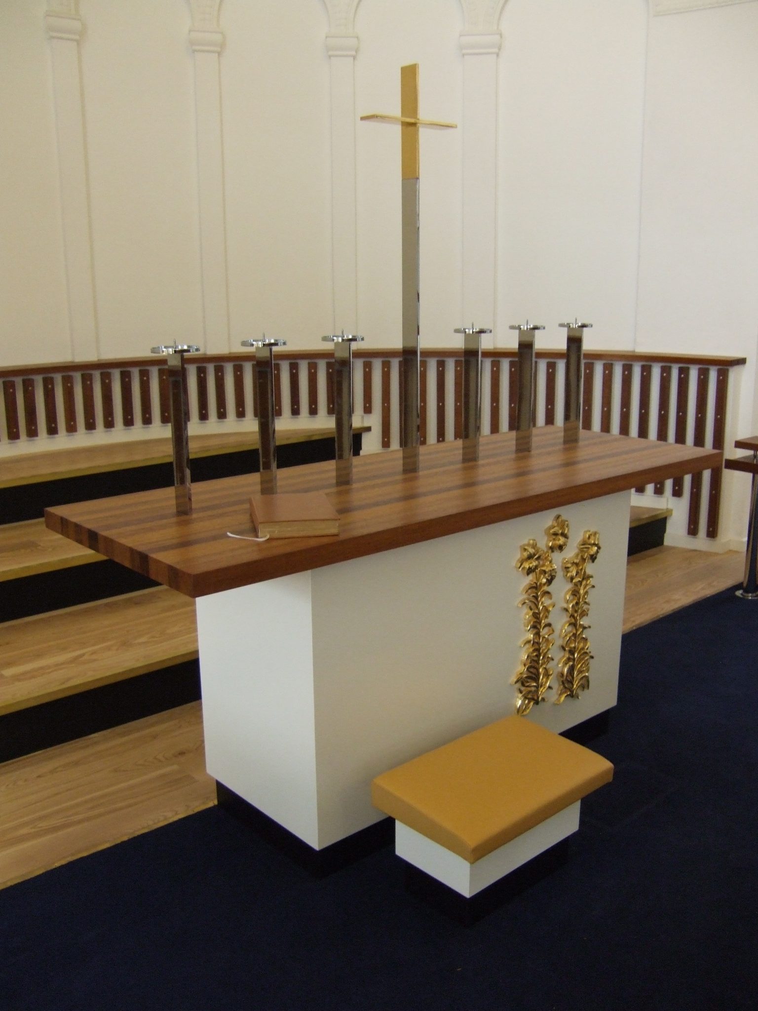 Jerusalemskirken ny alterring | Se projekt her | RJ Snedkeri