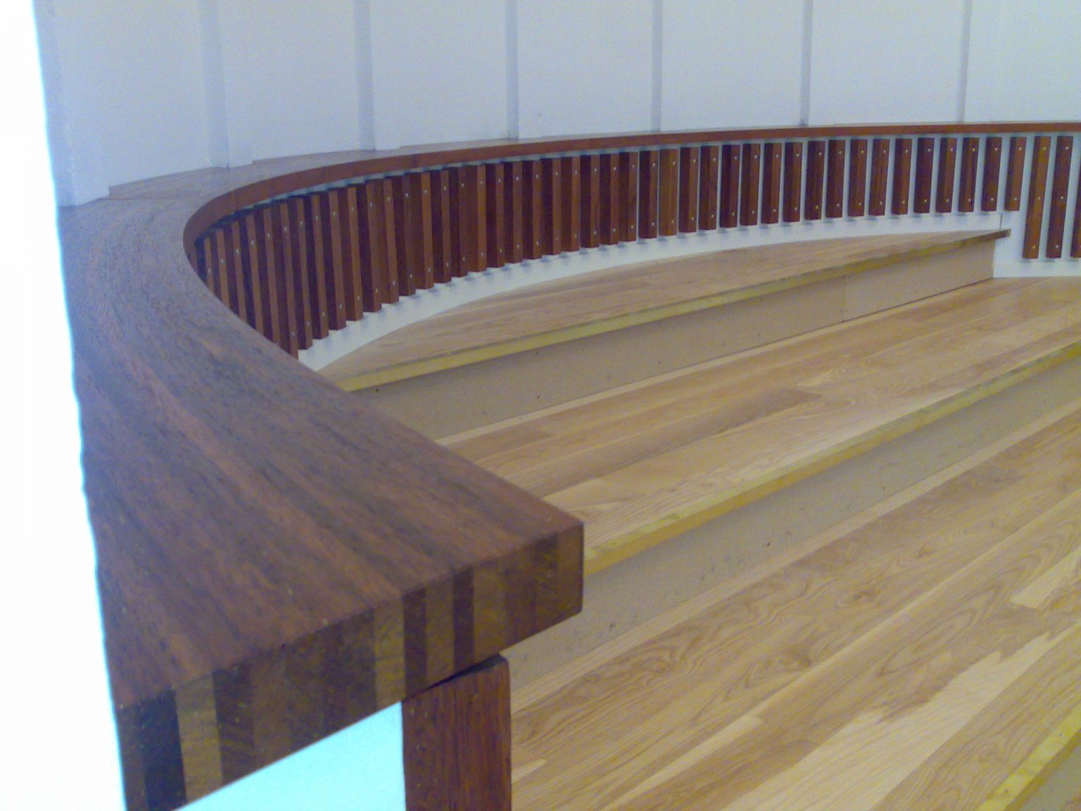 Jerusalemskirken ny alterring | Se projekt her | RJ Snedkeri