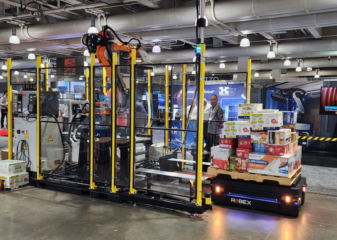 Mujin launches robotic case handler - Rockingrobots
