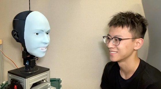 Smiling robot mimics human expressions - Rockingrobots Smiling robot mimics human expressions - Rockingrobots