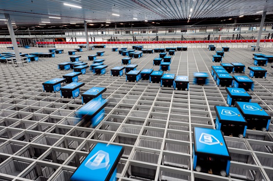 Albert Heijn robotiseert distributiecentrum - Rockingrobots