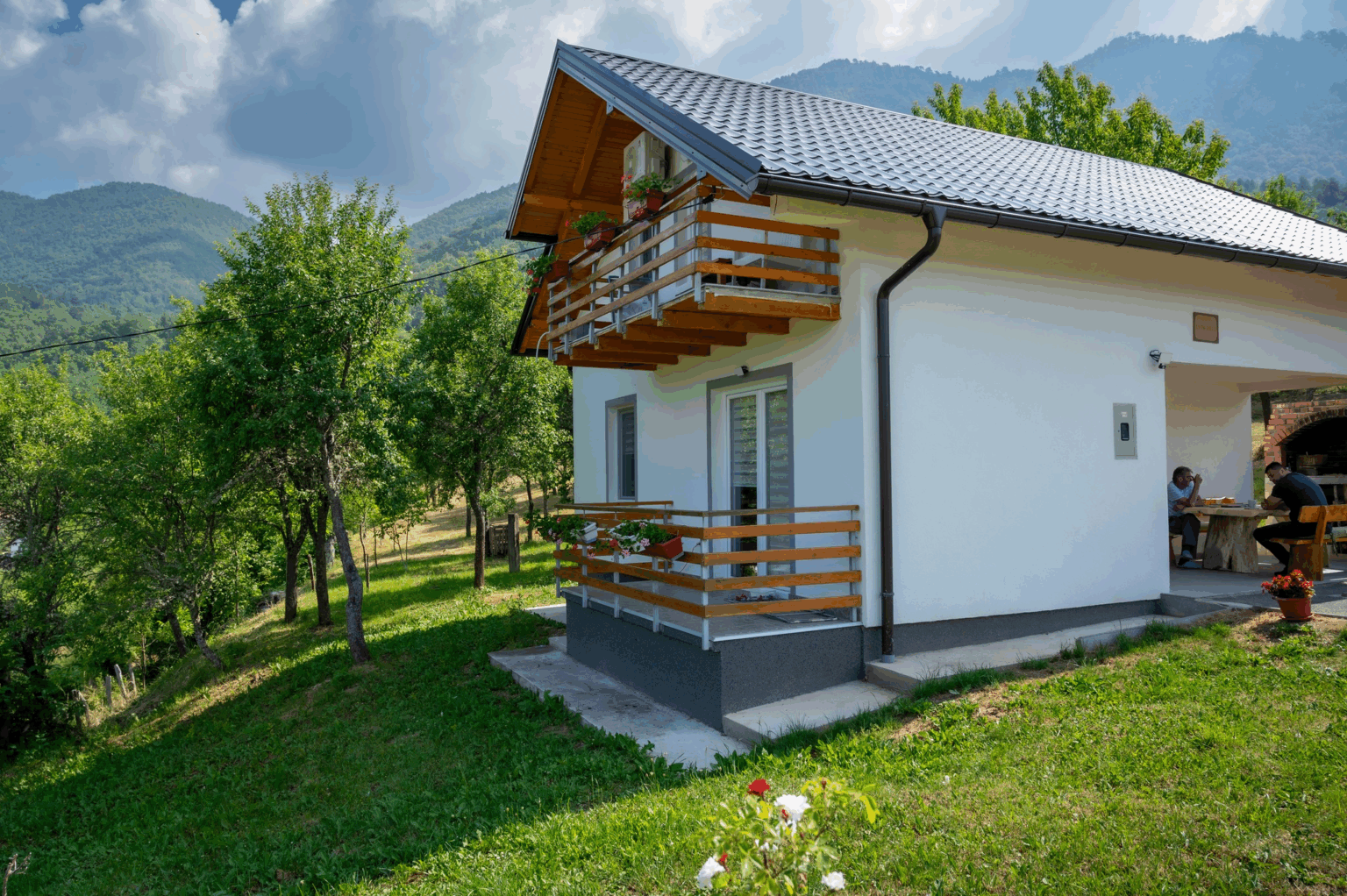 Apartmani “KOD DEDE I UNUKA” Čavčići – Žepa – ROGATICA.COM