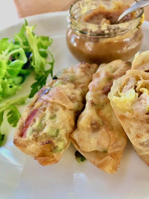 Samosa; Indisk hjemmelaget snacks eller forrett - Rundtekvator