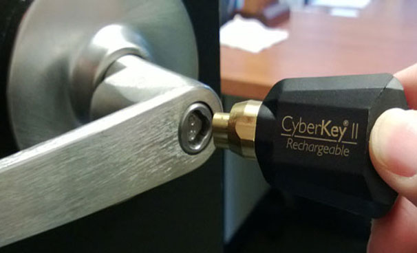 Toegangscontrole met badge lezer