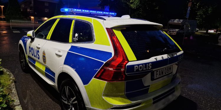 Äldre kvinna lurad på sitt bankkort - Lidköpingsnytt.nu Äldre kvinna lurad på sitt bankkort - Lidköpingsnytt.nu