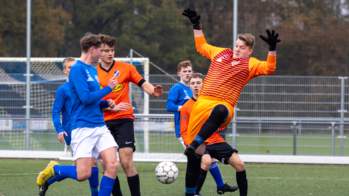 LEO Loon JO17-1 tegen Stadskanaal JO17-1 26 november 2022 - Sportief Assen
