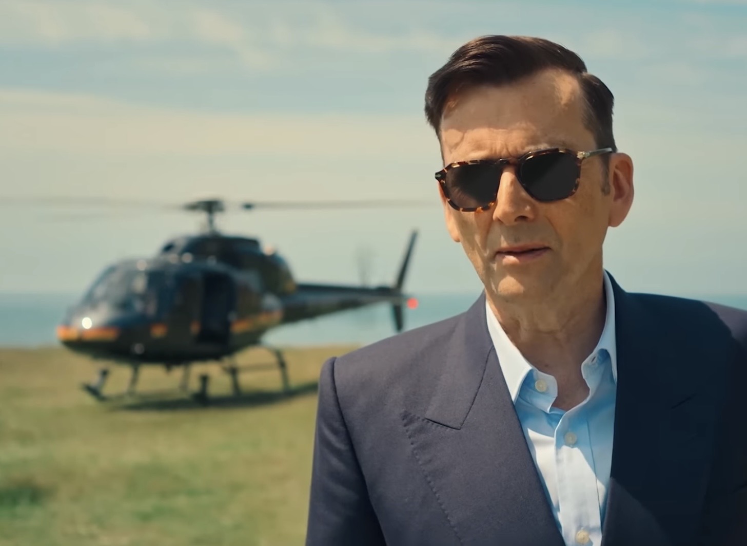Trailer: David Tennant skapar kaos när maktkampen fortsätter i Rivals ...