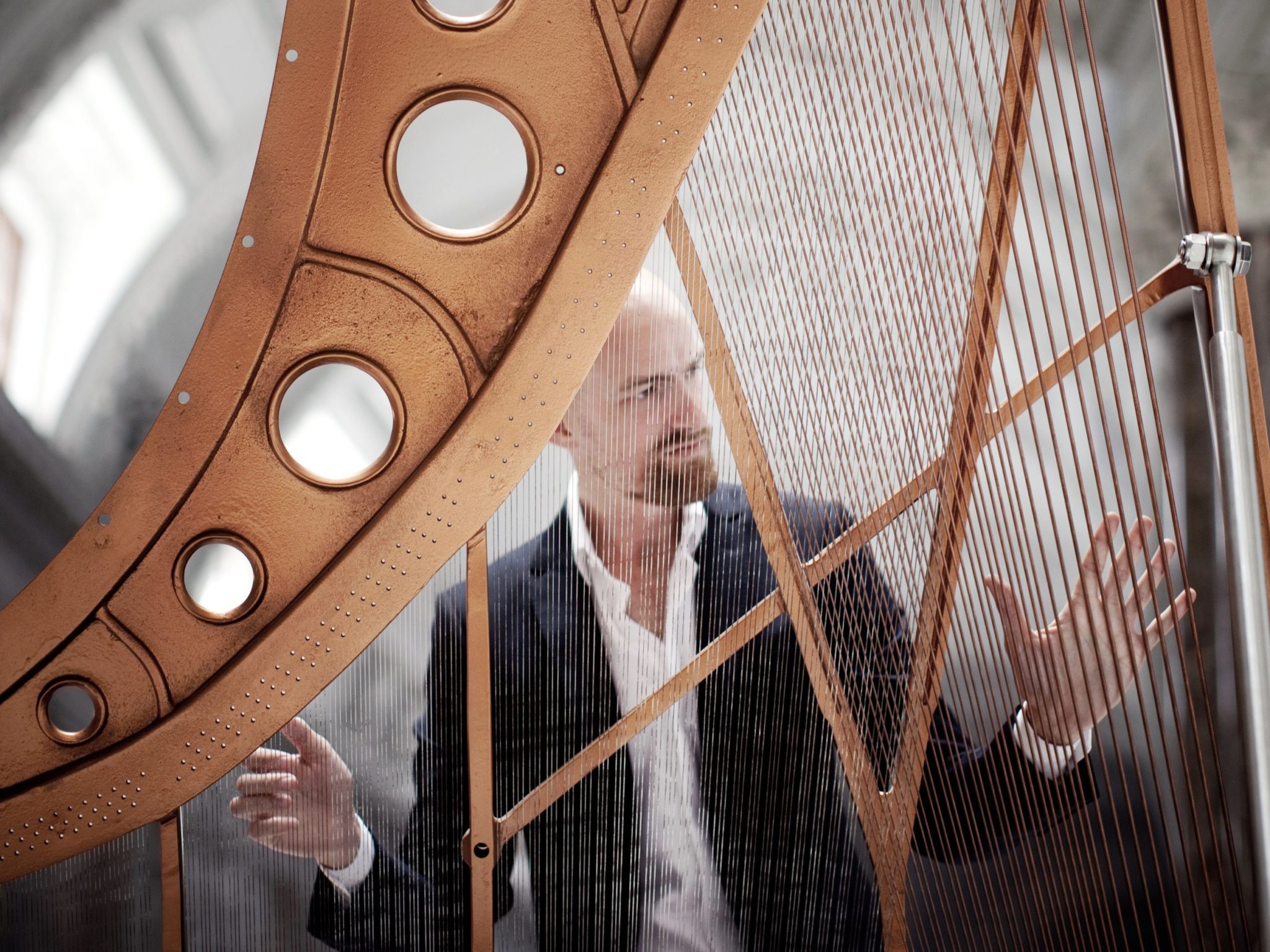 Originele en veelkleurige “Bells” door pianist, Anthony Romaniuk, op ...