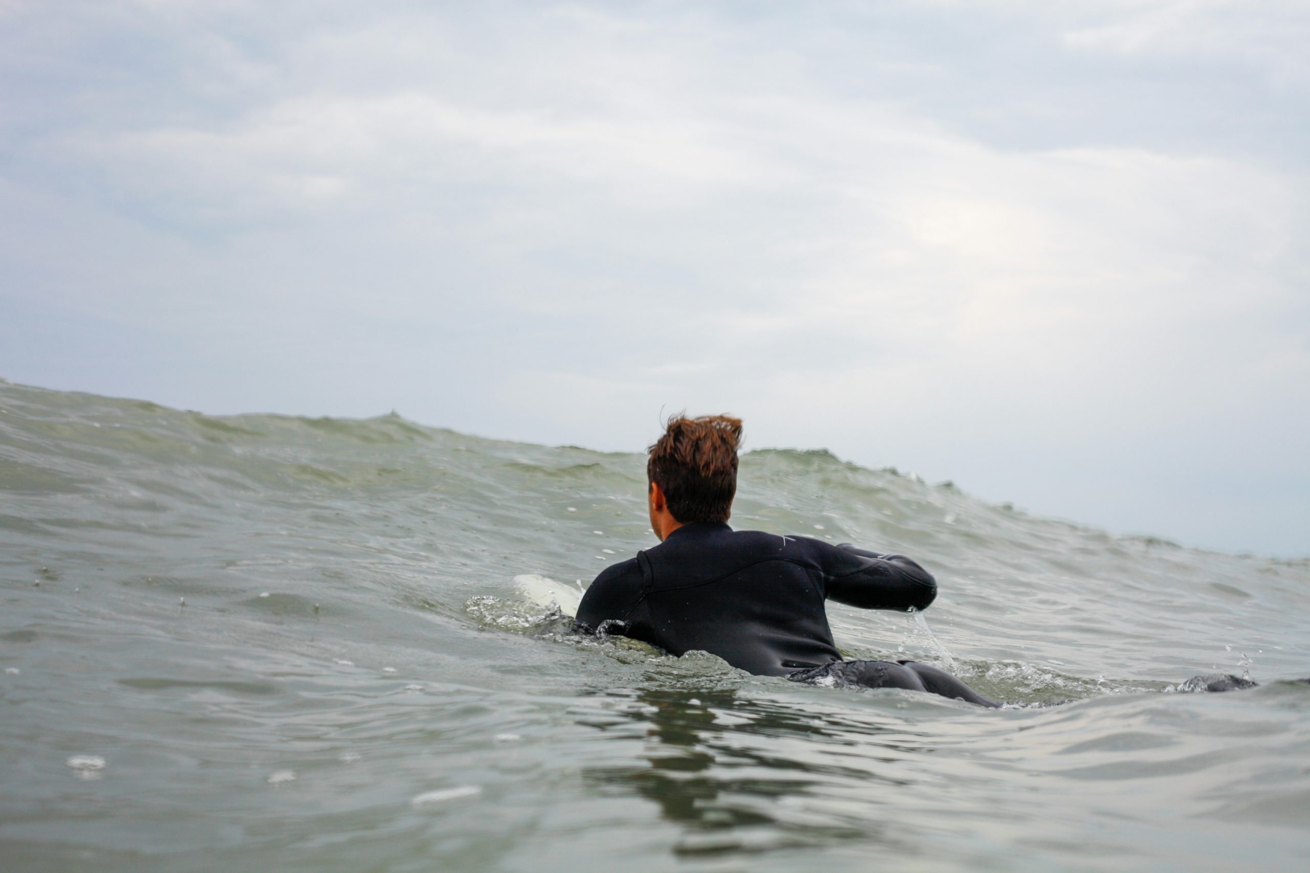 Surfboard positioning for beginners in 3 simple steps