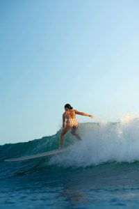 A complete guide to surfing for beginners - The Beginner Surfer