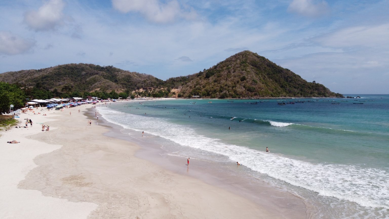 A complete guide to surfing for beginners - The Beginner Surfer