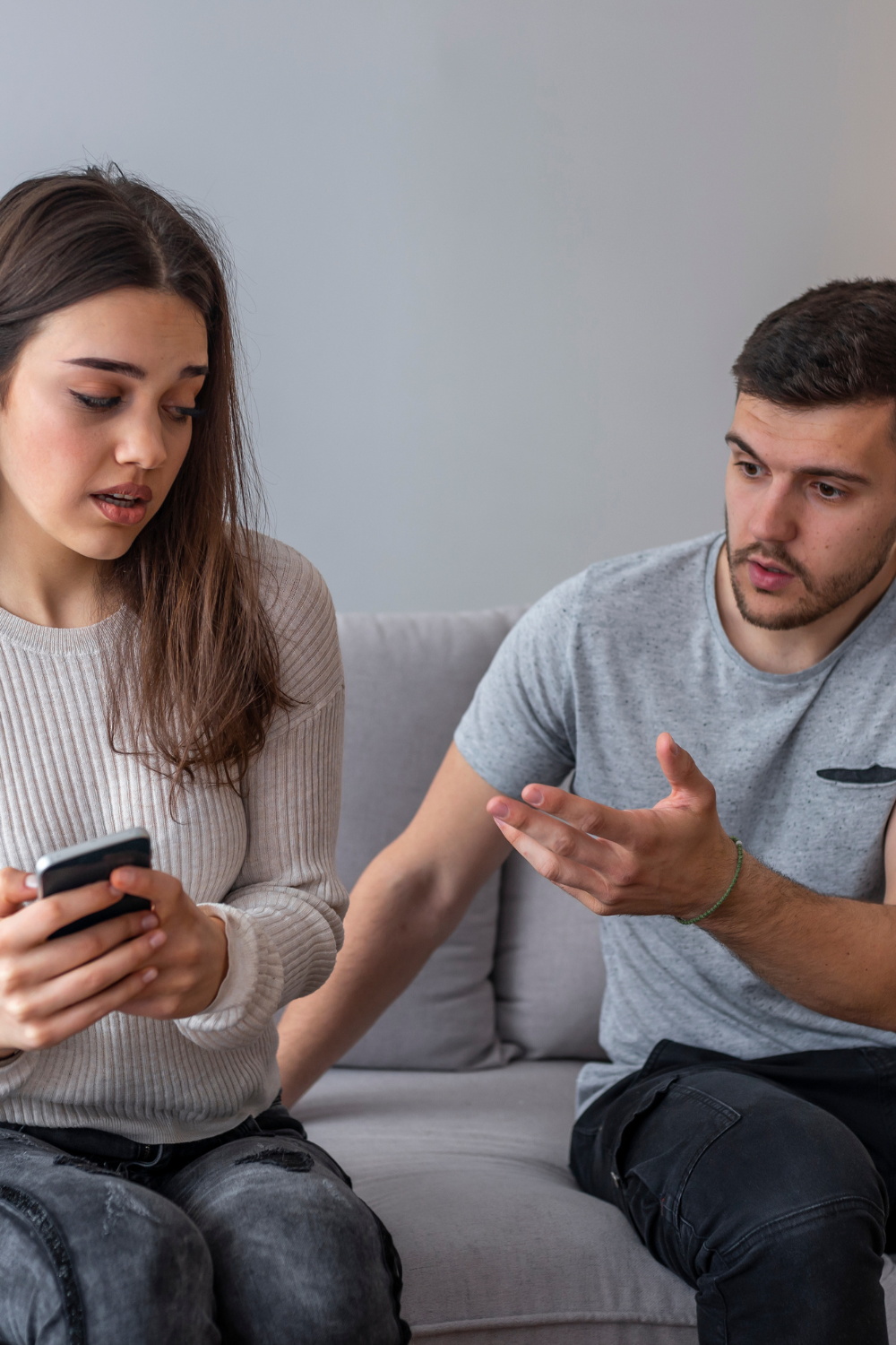 14 Signs Of An Insecure Man And How To Deal With It - TINUOLASBLOG