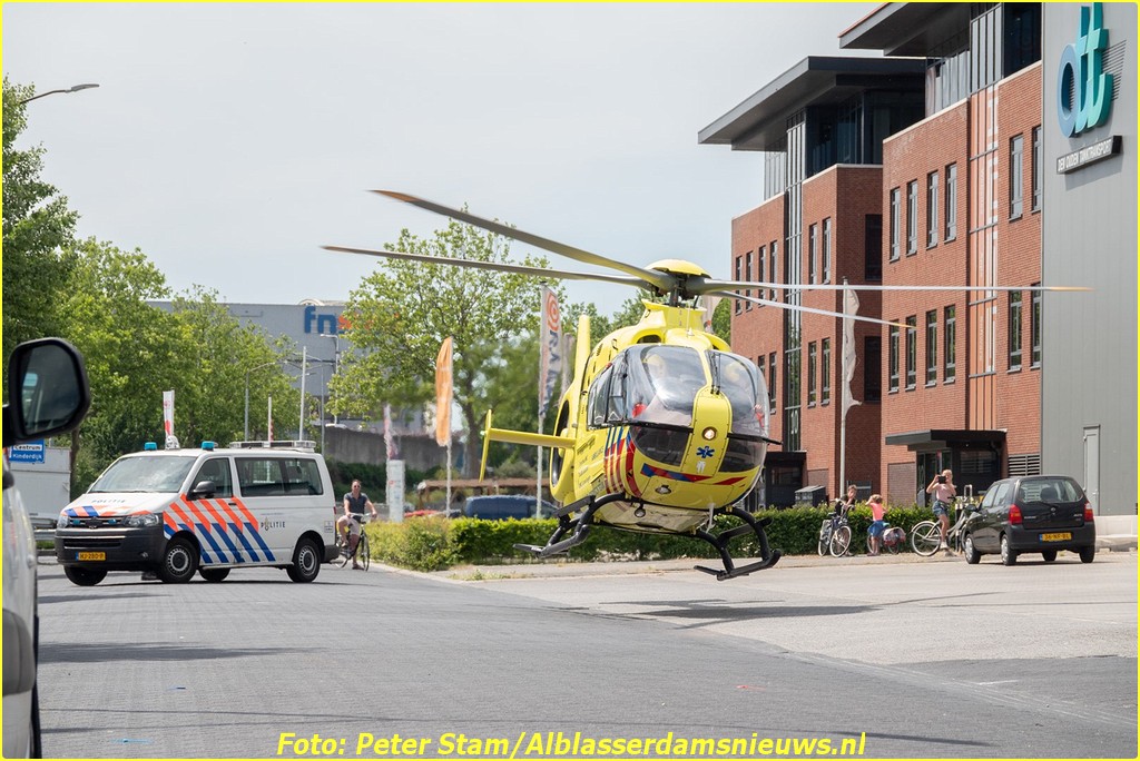 Ernstig ongeval in Alblasserdam met fietsende vader en zoon (5) en twee ...