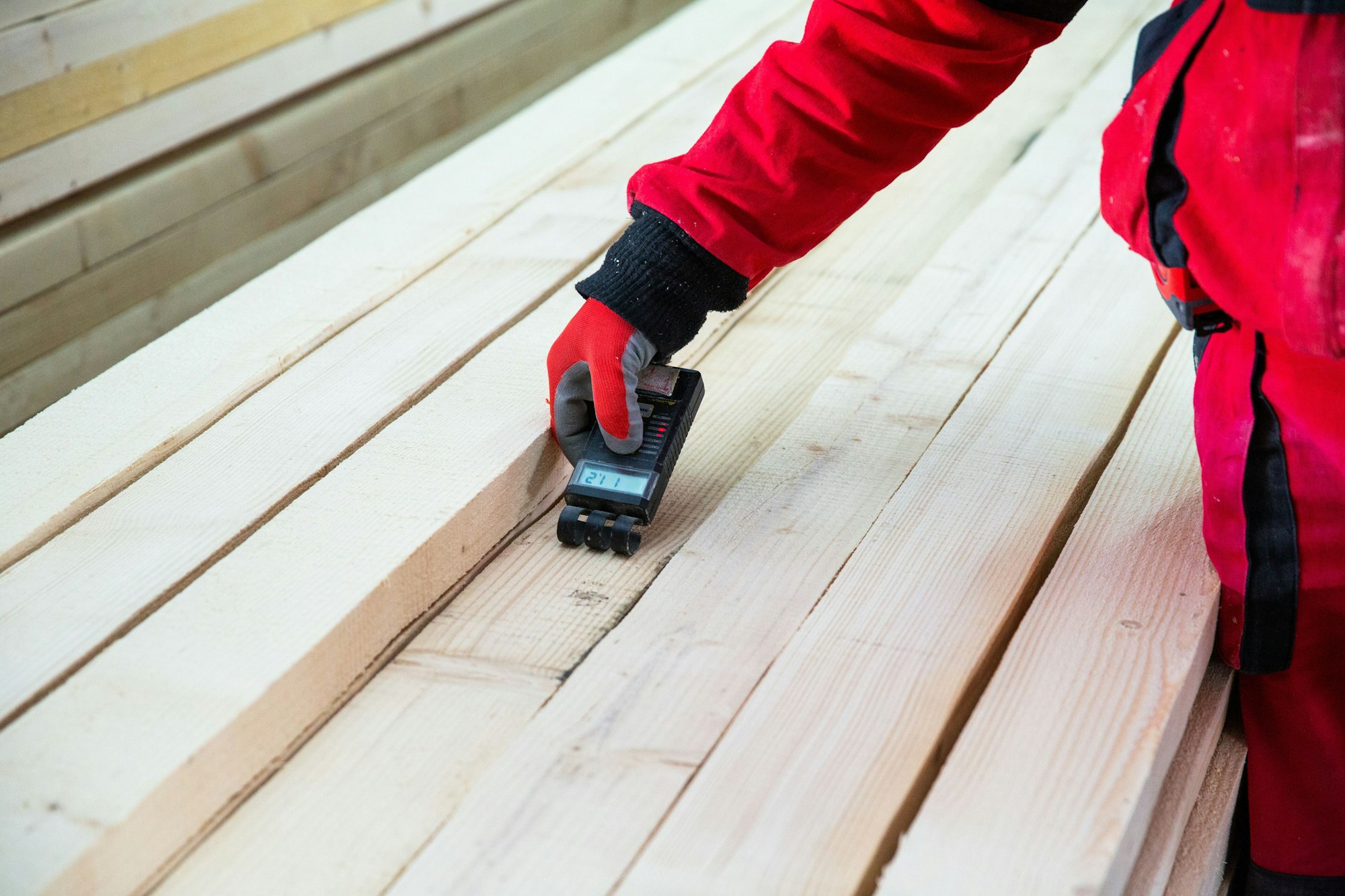 Hvordan måler en fugttekniker fugt? | Akut Vandskade Service